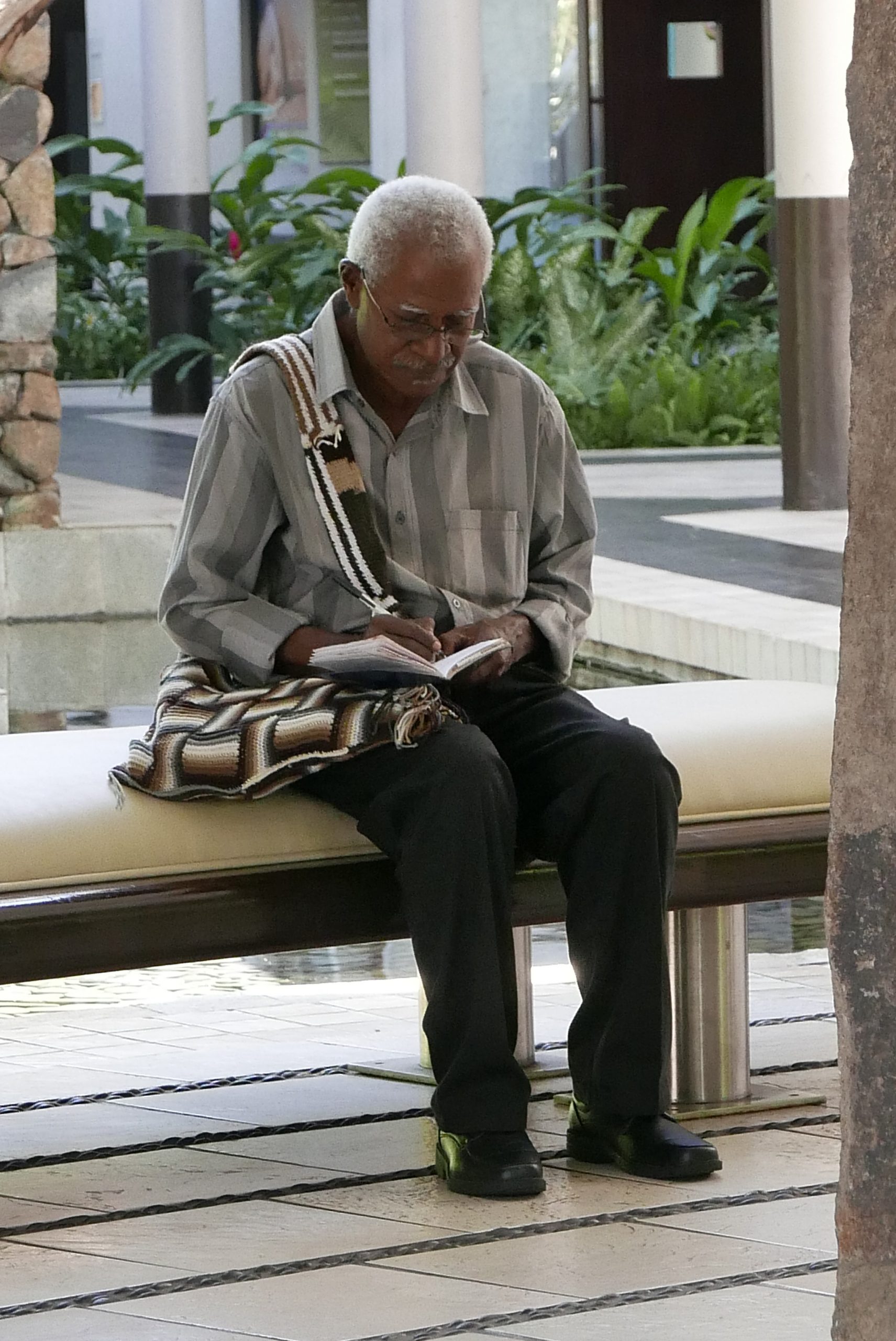 MAUNTEN - Entretien avec Drusilla Modjeska - Au Vent des îles - TAHITI ...